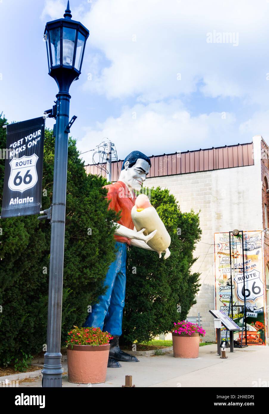 Bunyon statue route 66 hi-res stock photography and images - Alamy