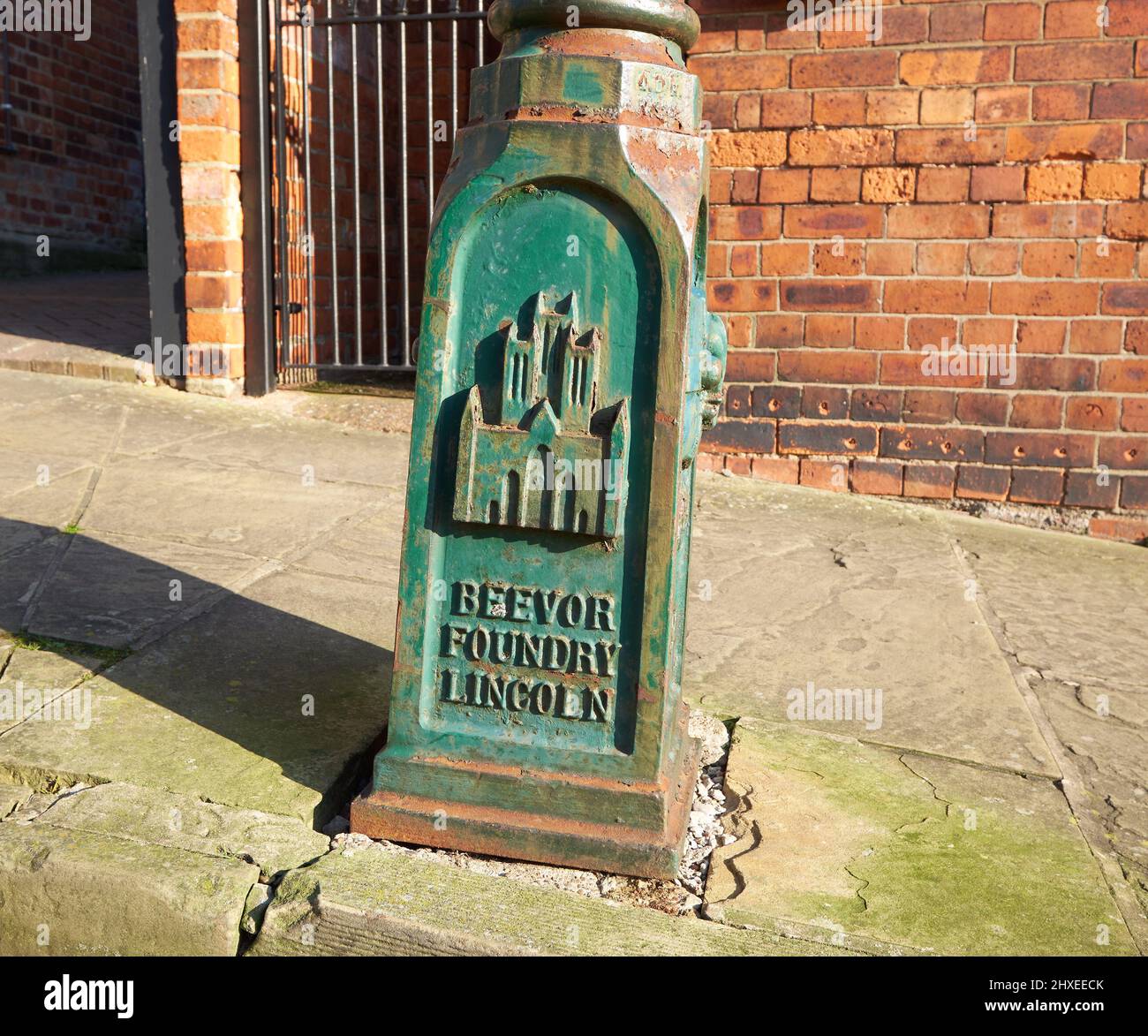 Cast iron lamp post hi-res stock photography and images - Alamy