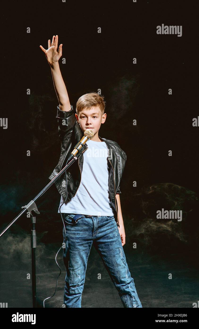 Girls And Teenage Boy Singers 2022