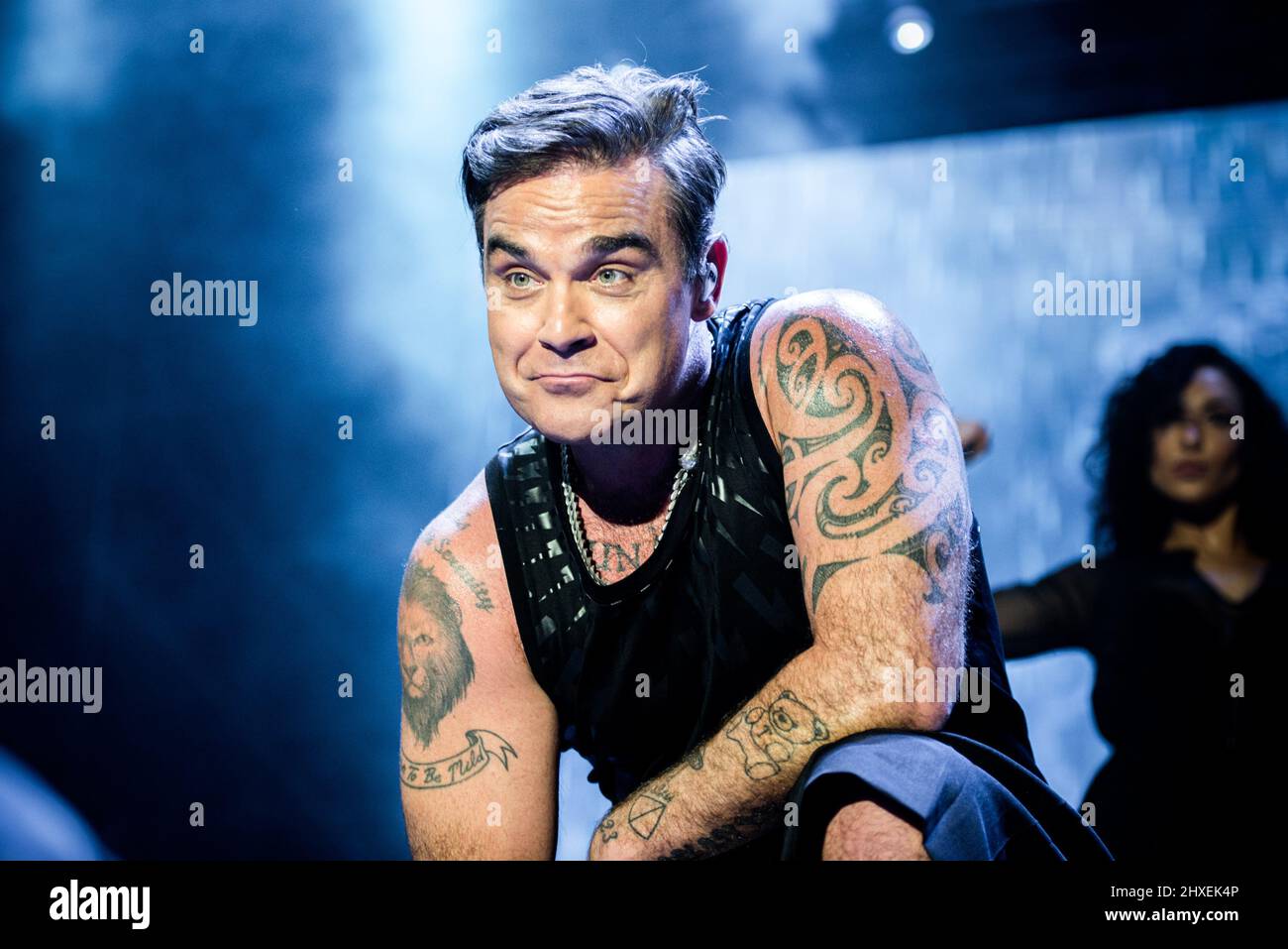 Robbie williams on stage hi-res stock photography and images - Alamy