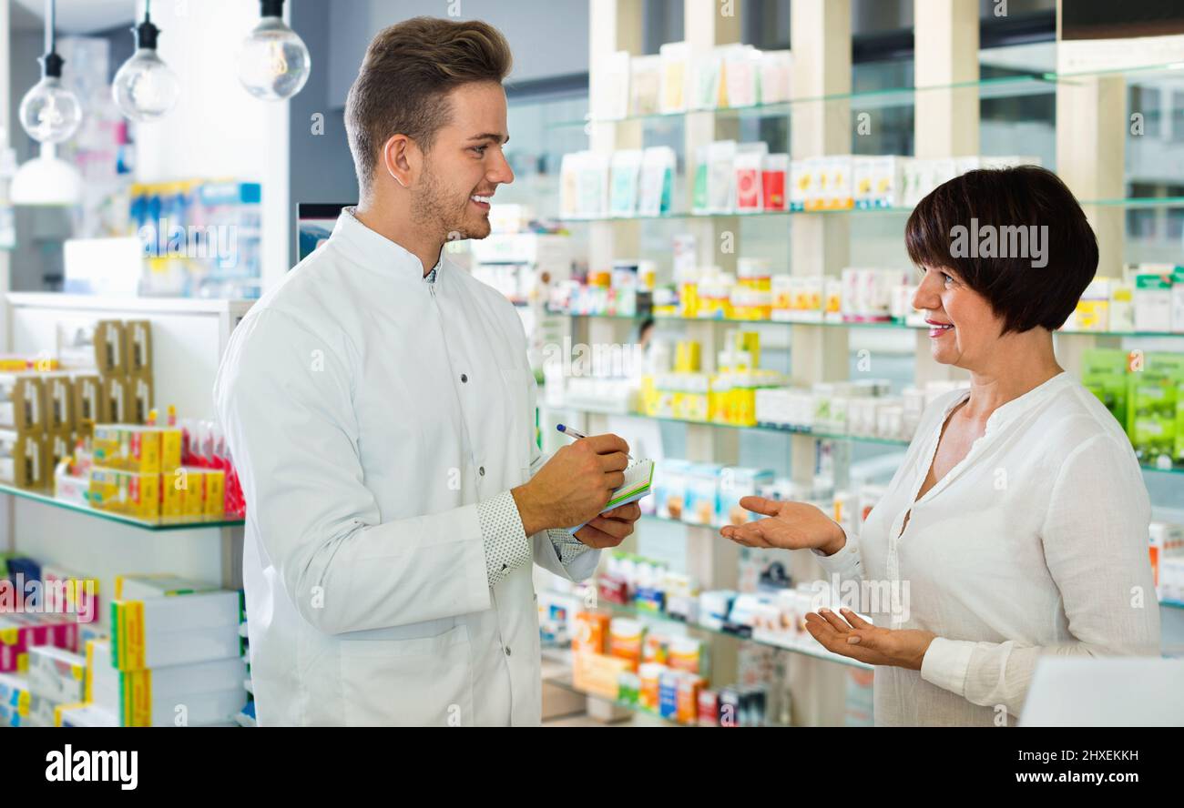 Girl wearing chemist uniform hi-res stock photography and images - Alamy