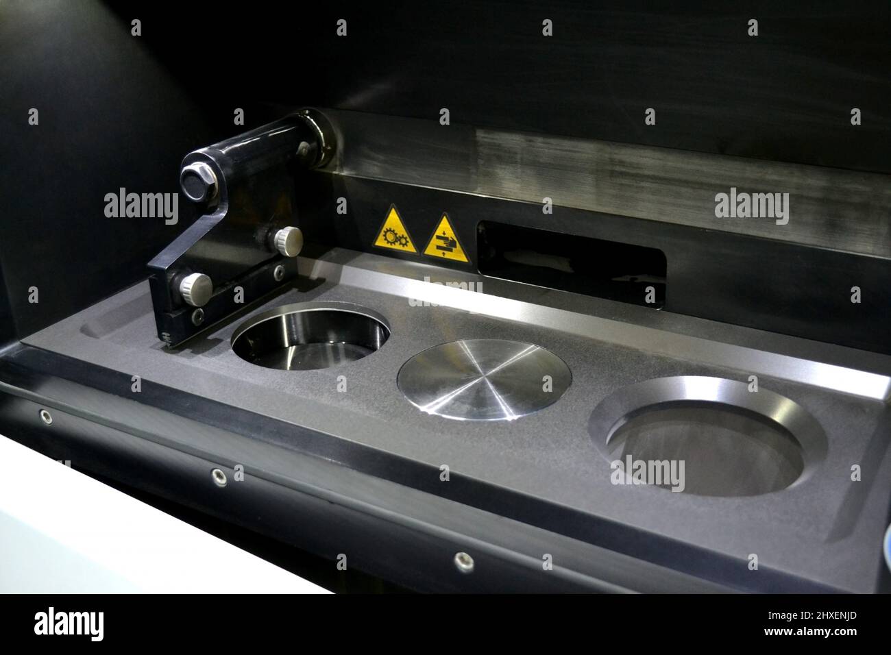 Sintering metal powder hi-res stock photography and images - Alamy