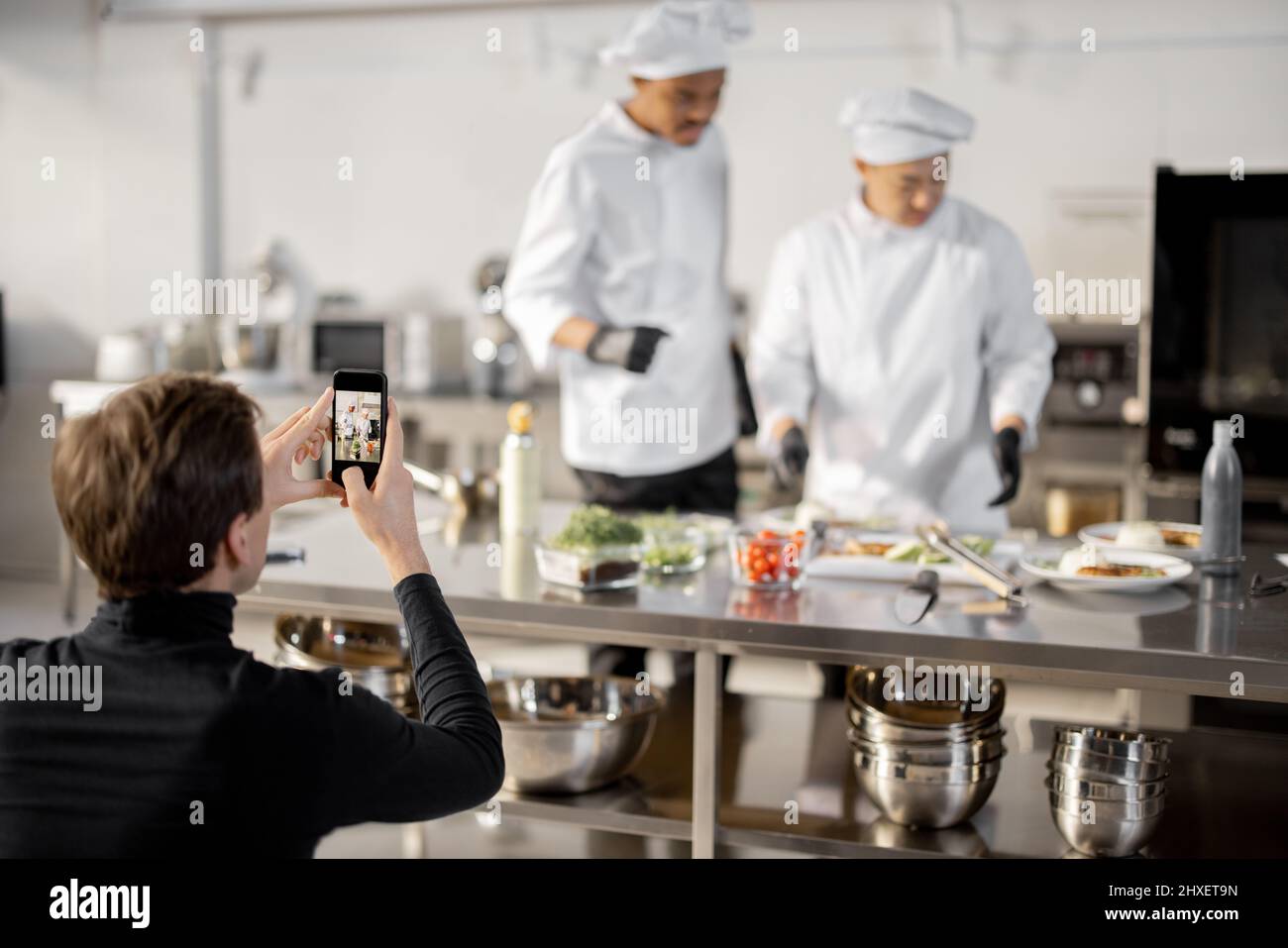 Social media food influencer hi-res stock photography and images - Alamy