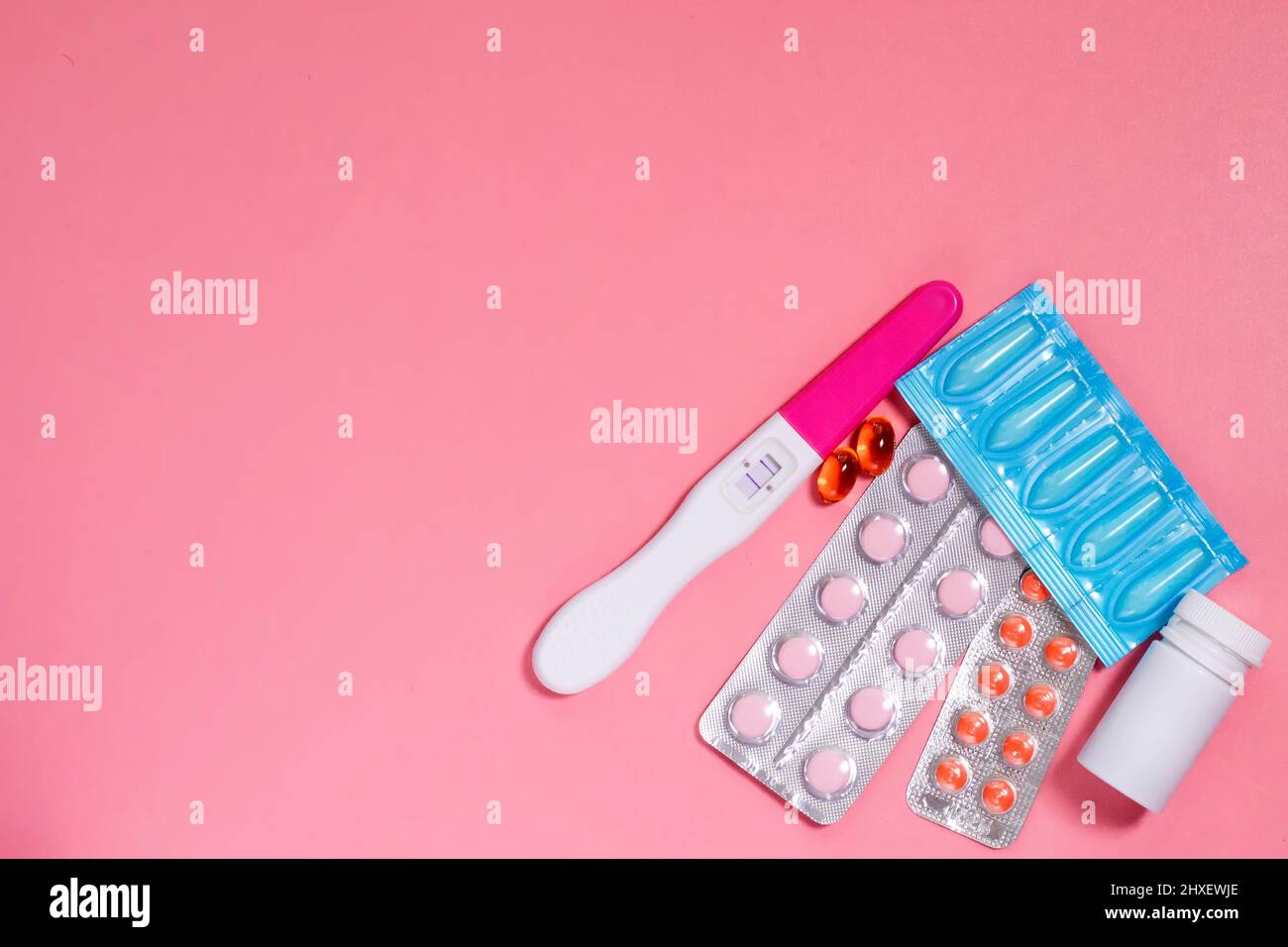 Prenatal vitamins capsules hi-res stock photography and images - Alamy