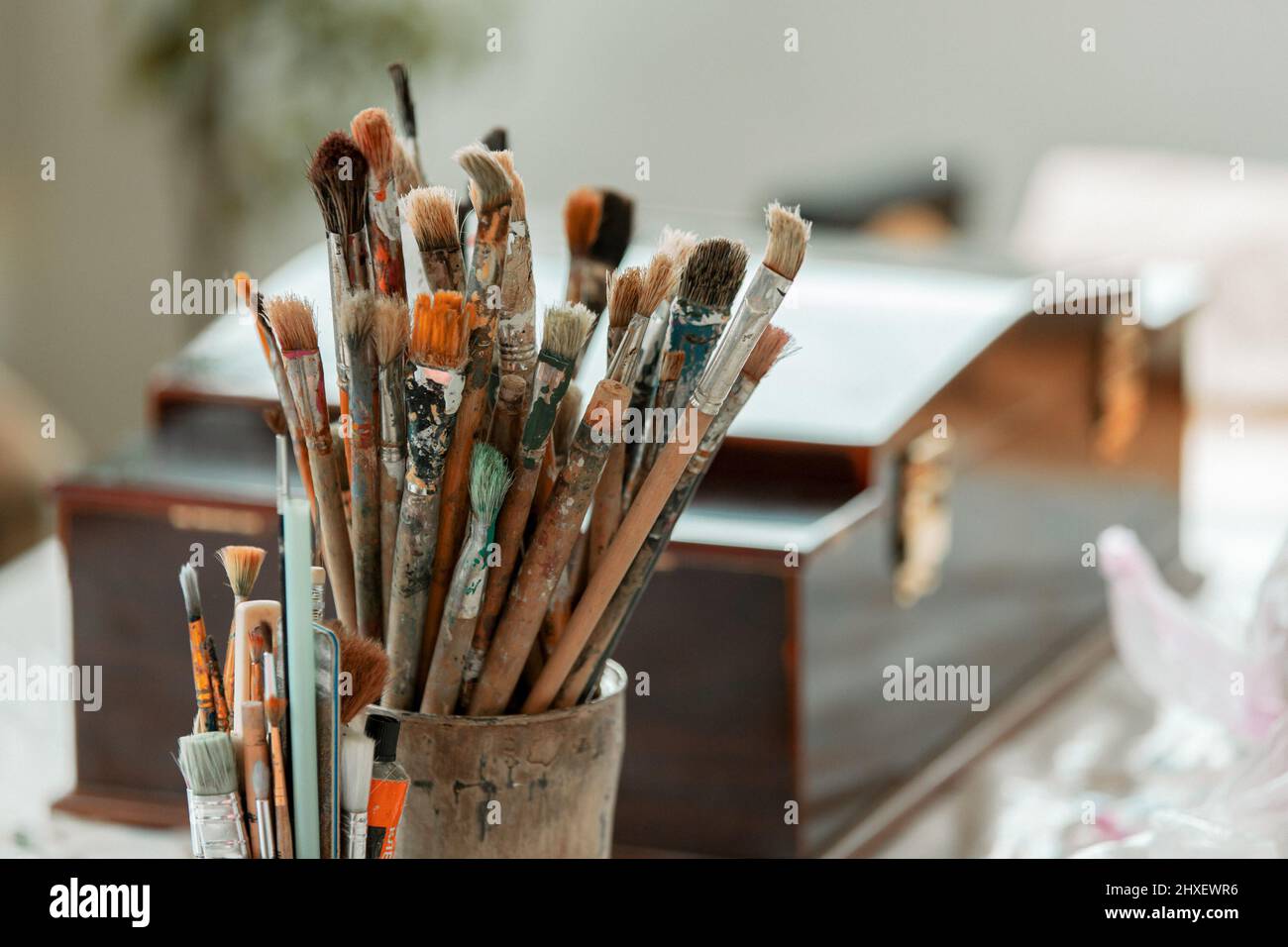 Master class on the restoration of decorative items, in the foreground ...