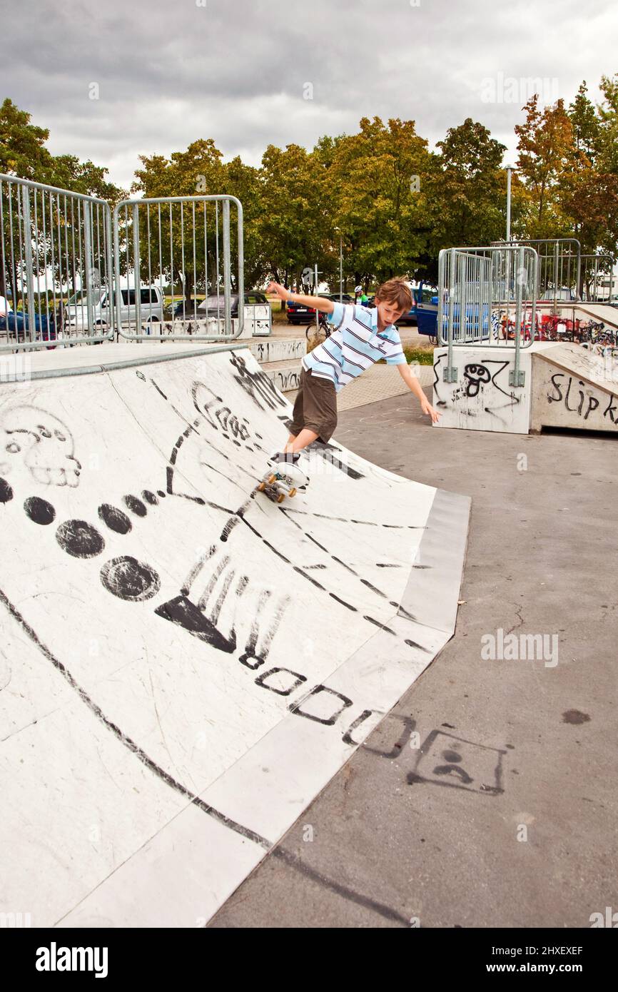 Scooter roller skating hi-res stock photography and images - Alamy