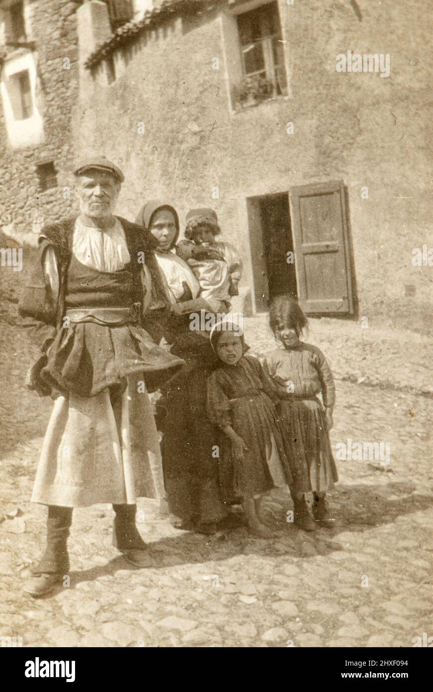 1920s poor family hi-res stock photography and images - Alamy