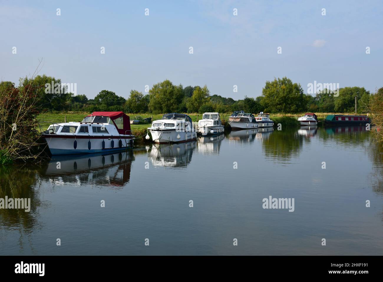 River Thames Walk, Lechlade, Gloucestershire, Cotswolds, England, UK ...