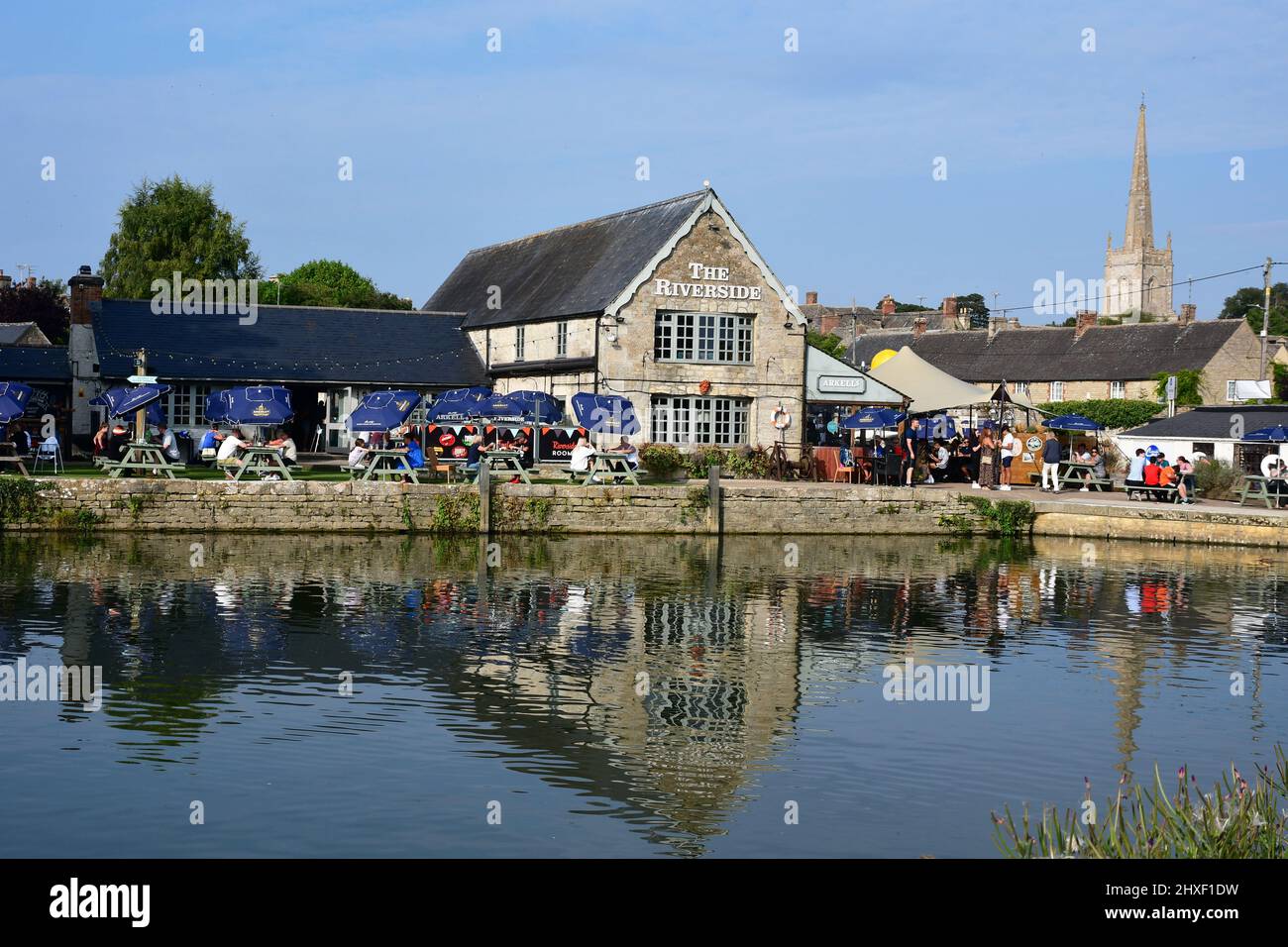 The Riverside Public House, River Thames Walk, Lechlade ...
