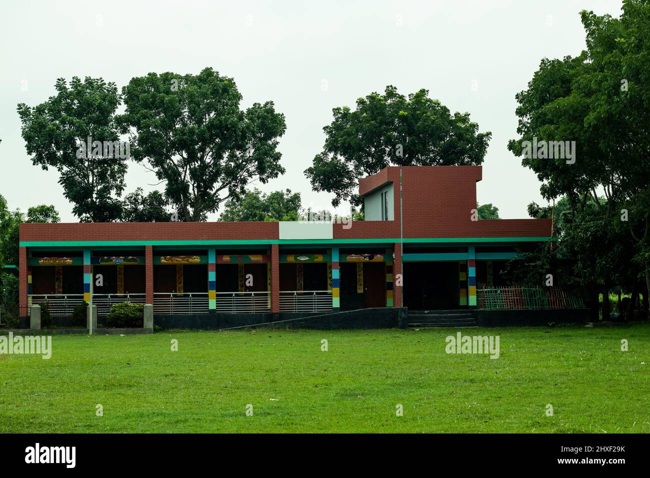 Small school building hi-res stock photography and images - Alamy