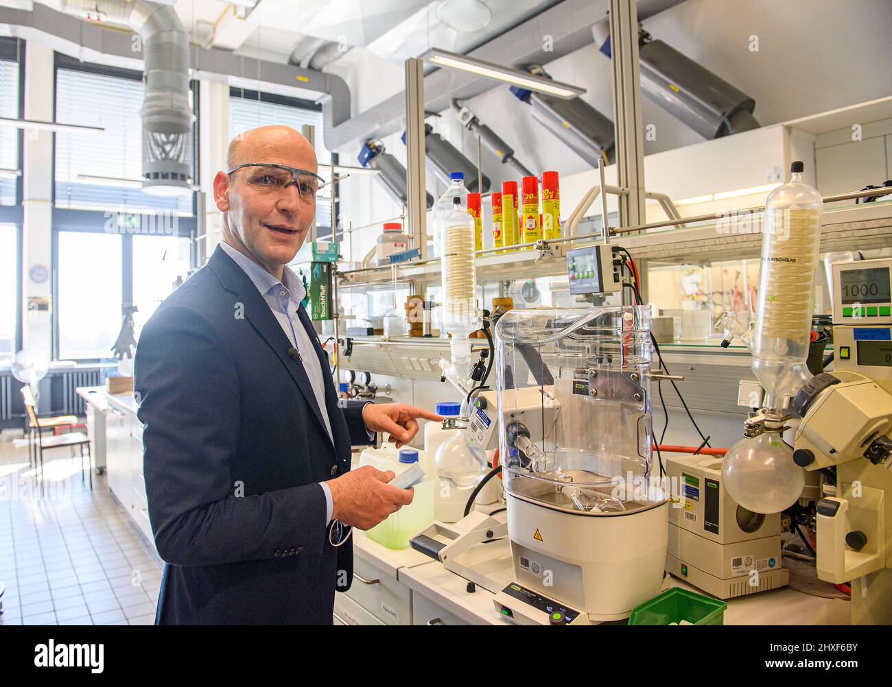 Homogeneous catalysis hi-res stock photography and images - Alamy