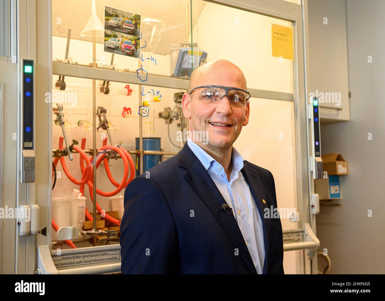 Homogeneous catalysis hi-res stock photography and images - Alamy