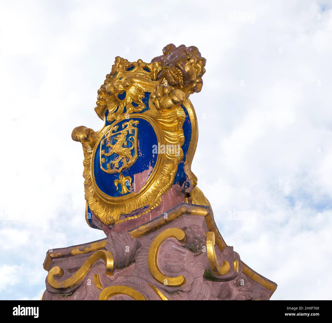 Gold shield emblem icon golden hi-res stock photography and images - Alamy