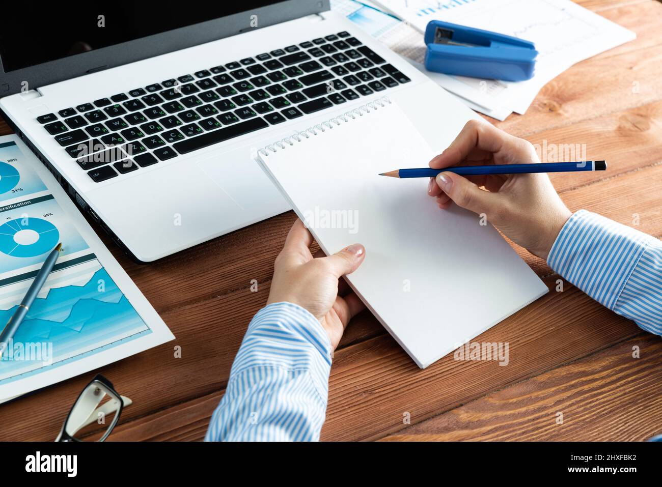 woman with notepad in the office Stock Photo - Alamy