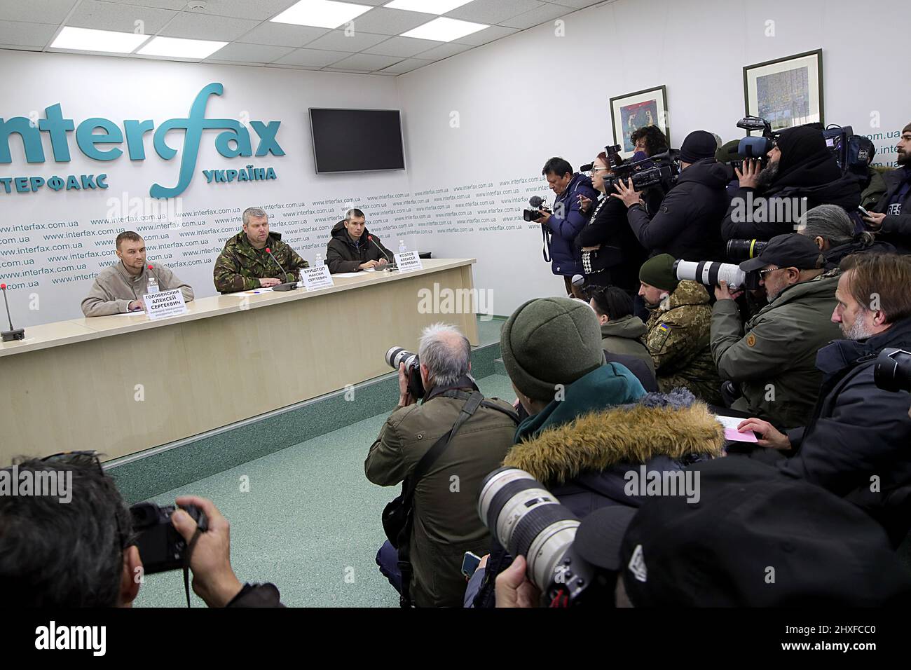 Non Exclusive: KYIV, UKRAINE - MARCH 11, 2022 - Air squadron commander ...