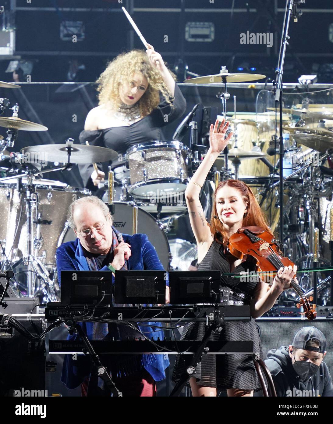 Hamburg, Germany. 11th Mar, 2022. German film composer Hans Zimmer (l ...