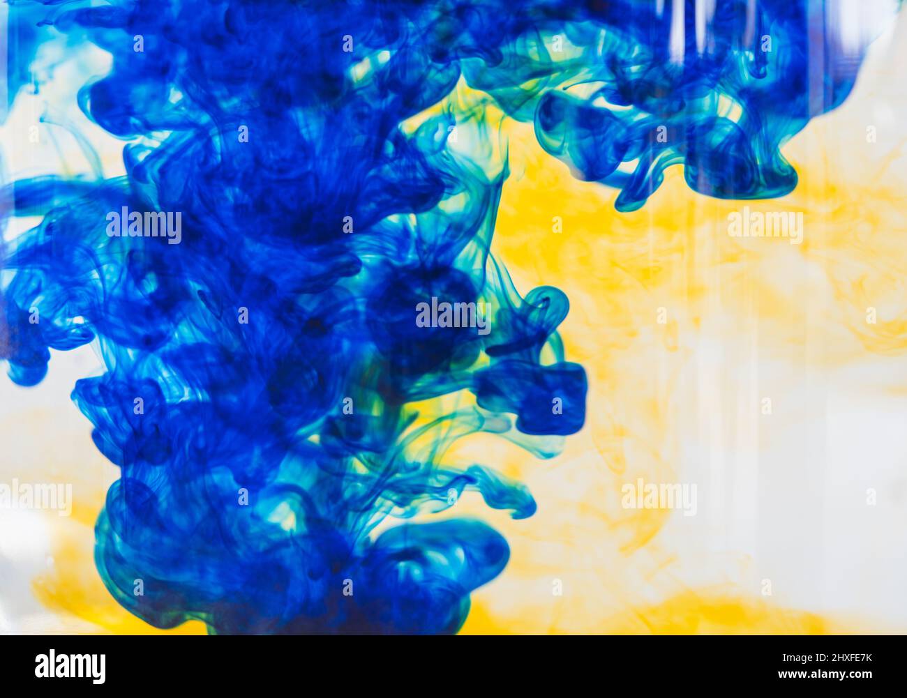 color drops in water glass Stock Photo - Alamy