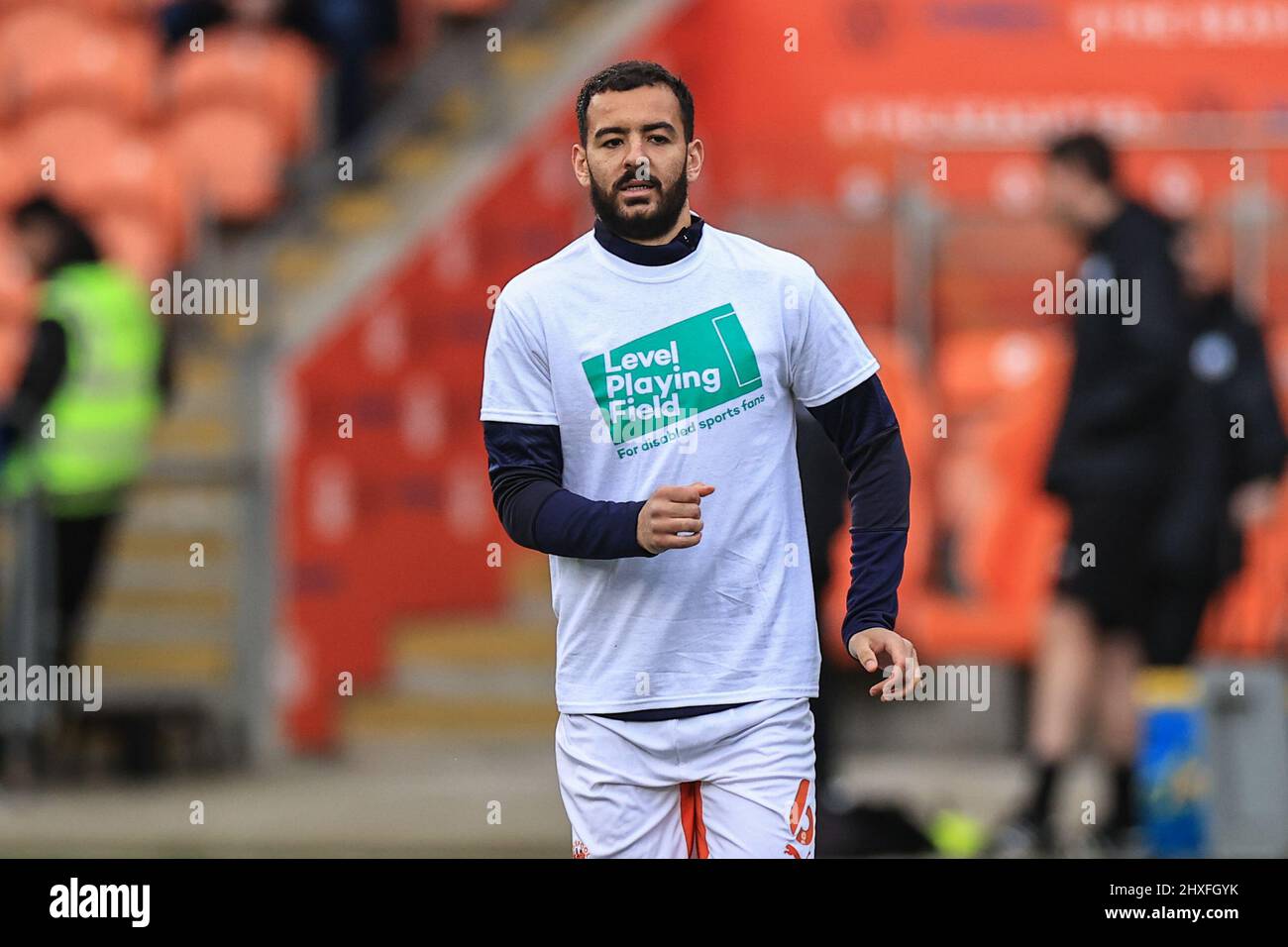 Kevin Stewart #6 of Blackpool during the pre-game warmup Stock Photo ...