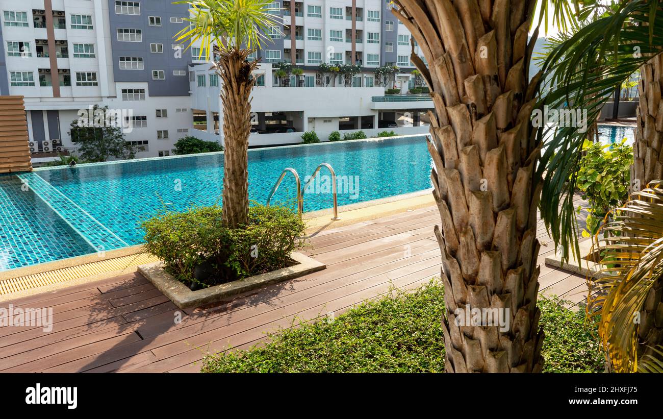 Curved swimming pool hi-res stock photography and images - Alamy