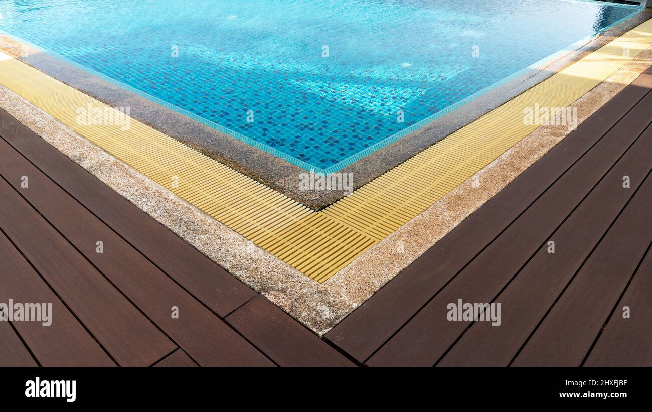 Curved swimming pool hi-res stock photography and images - Alamy