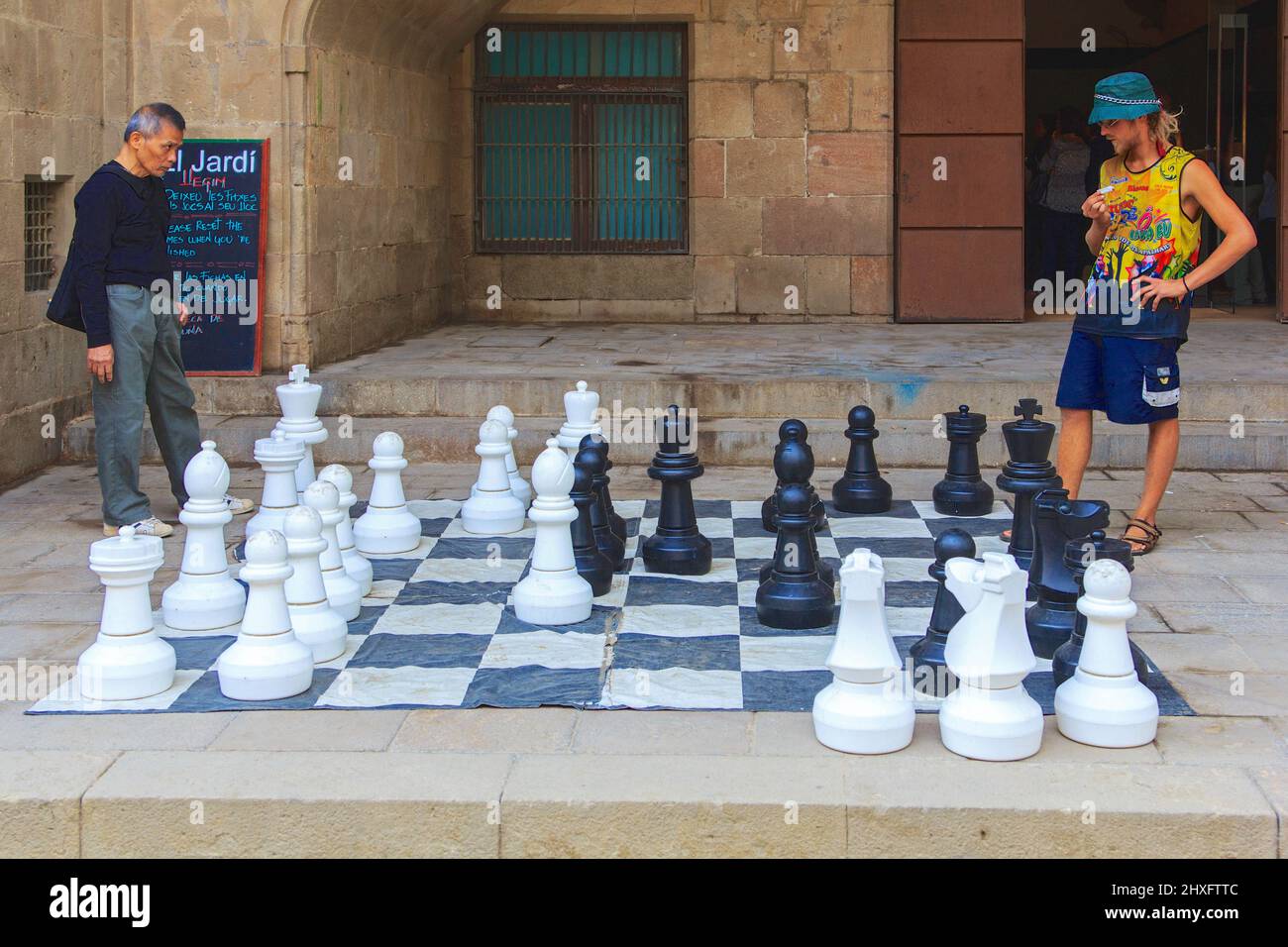 World chessboard hi-res stock photography and images - Alamy