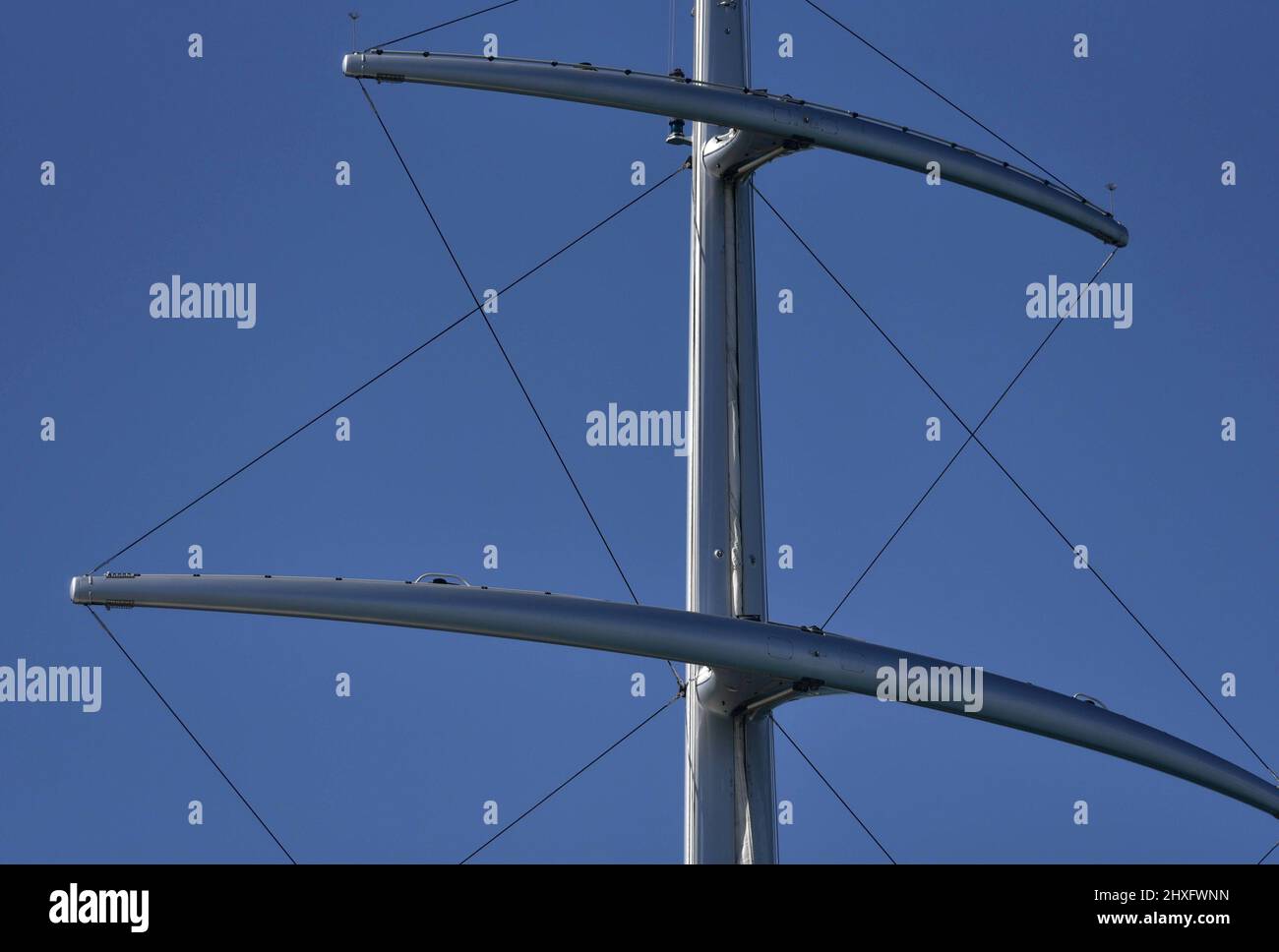 Closeup detailed view of a Maltese Falcon Dyna-Rig sleek and attractive ...