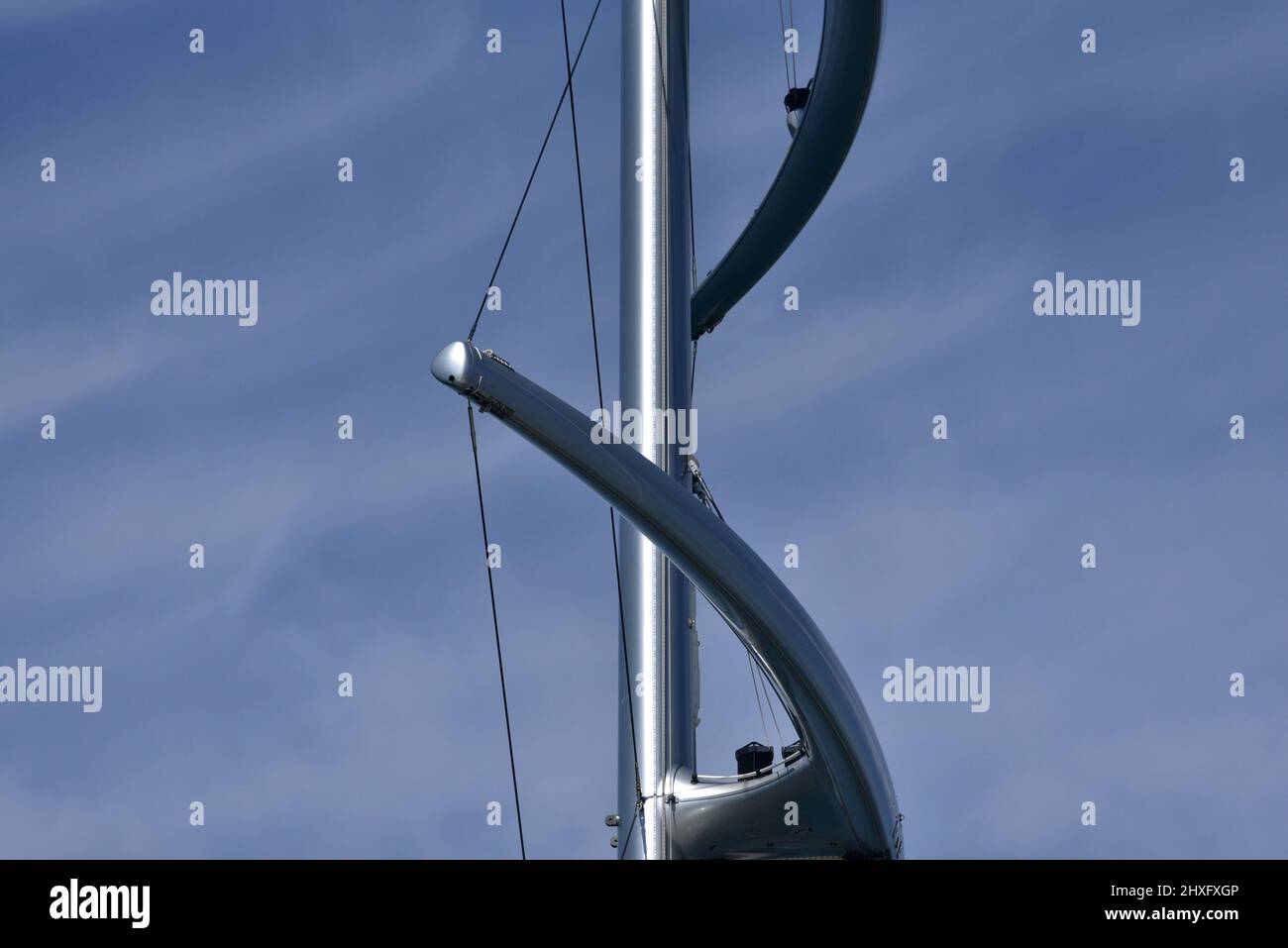 Closeup detailed view of a Maltese Falcon Dyna-Rig sleek and attractive ...