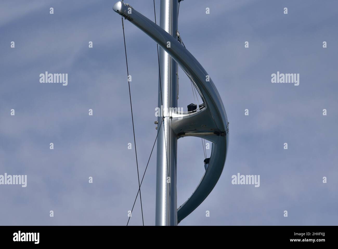 Closeup detailed view of a Maltese Falcon Dyna-Rig sleek and attractive ...