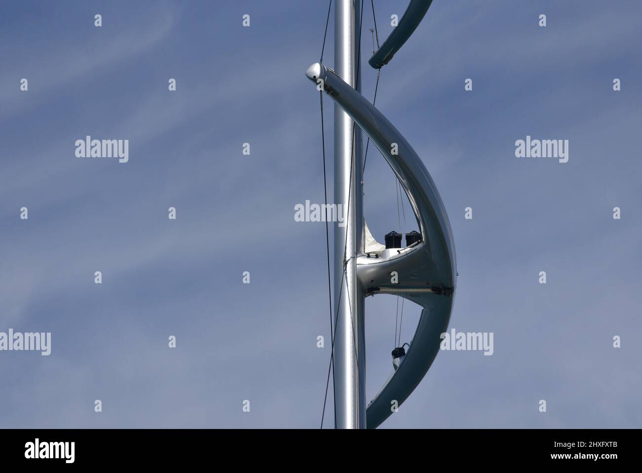 Closeup detailed view of a Maltese Falcon Dyna-Rig sleek and attractive ...
