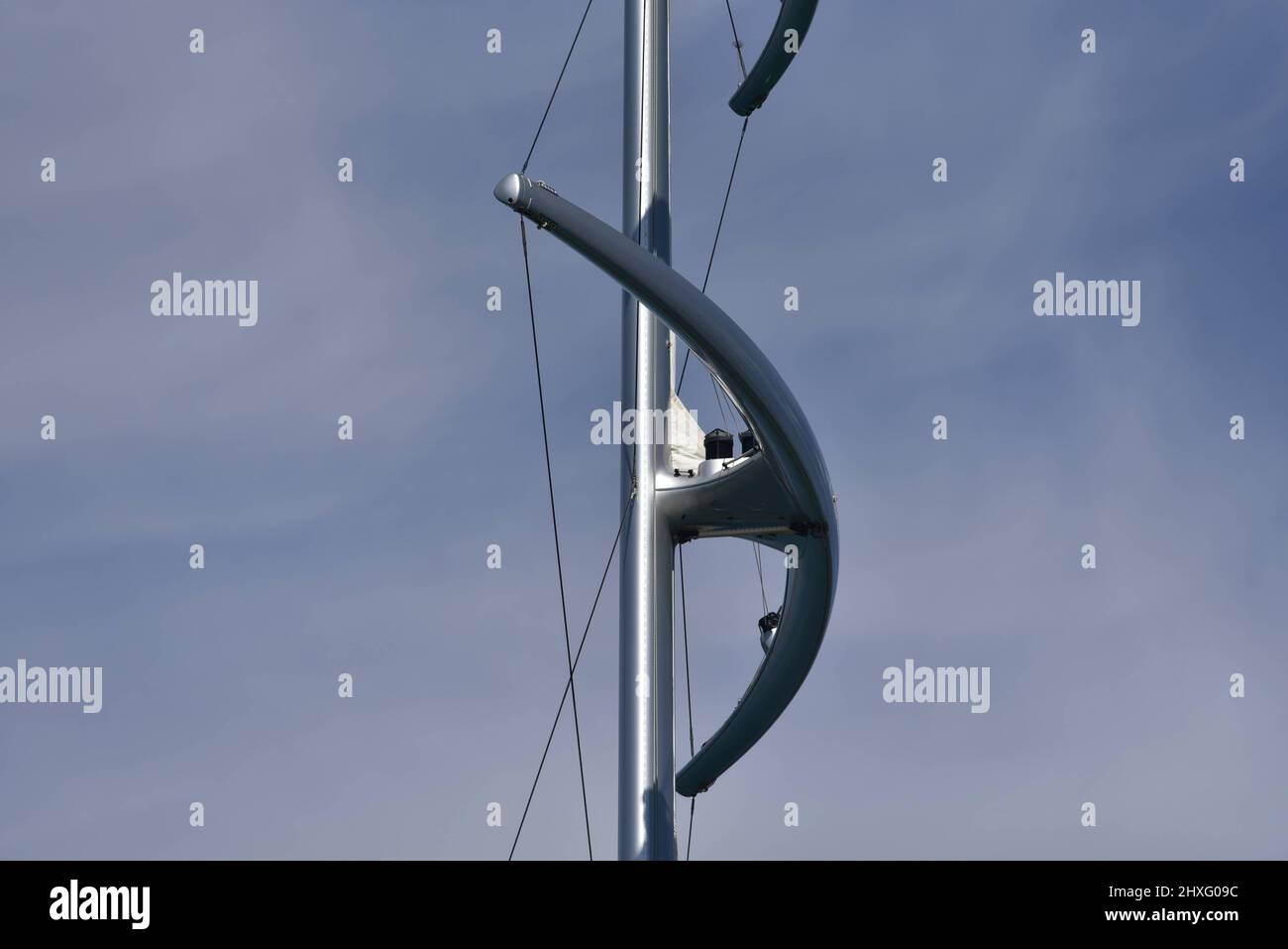 Closeup detailed view of a Maltese Falcon Dyna-Rig sleek and attractive ...