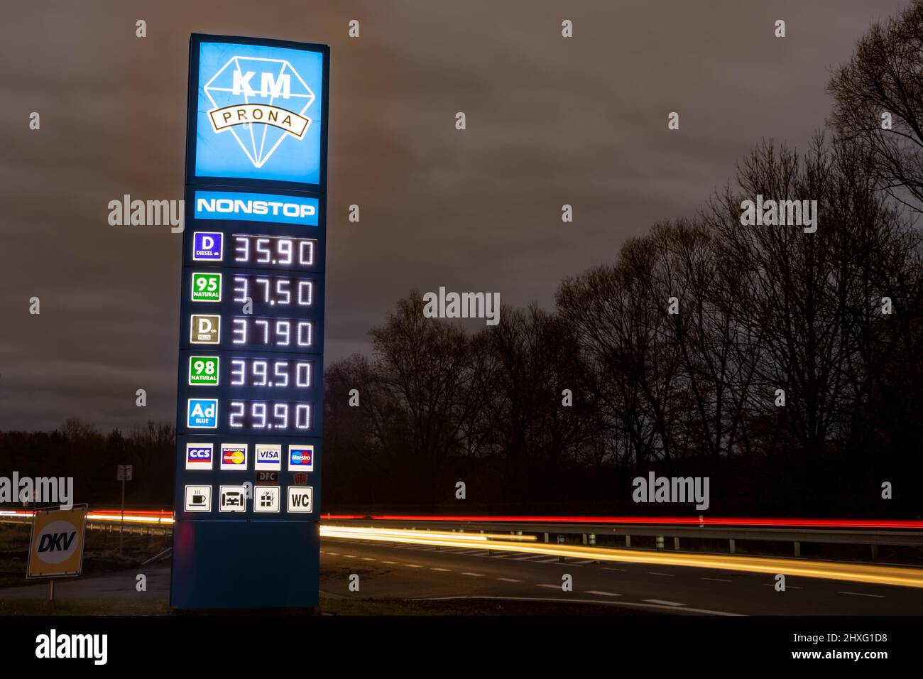 Gas station totem hi-res stock photography and images - Alamy
