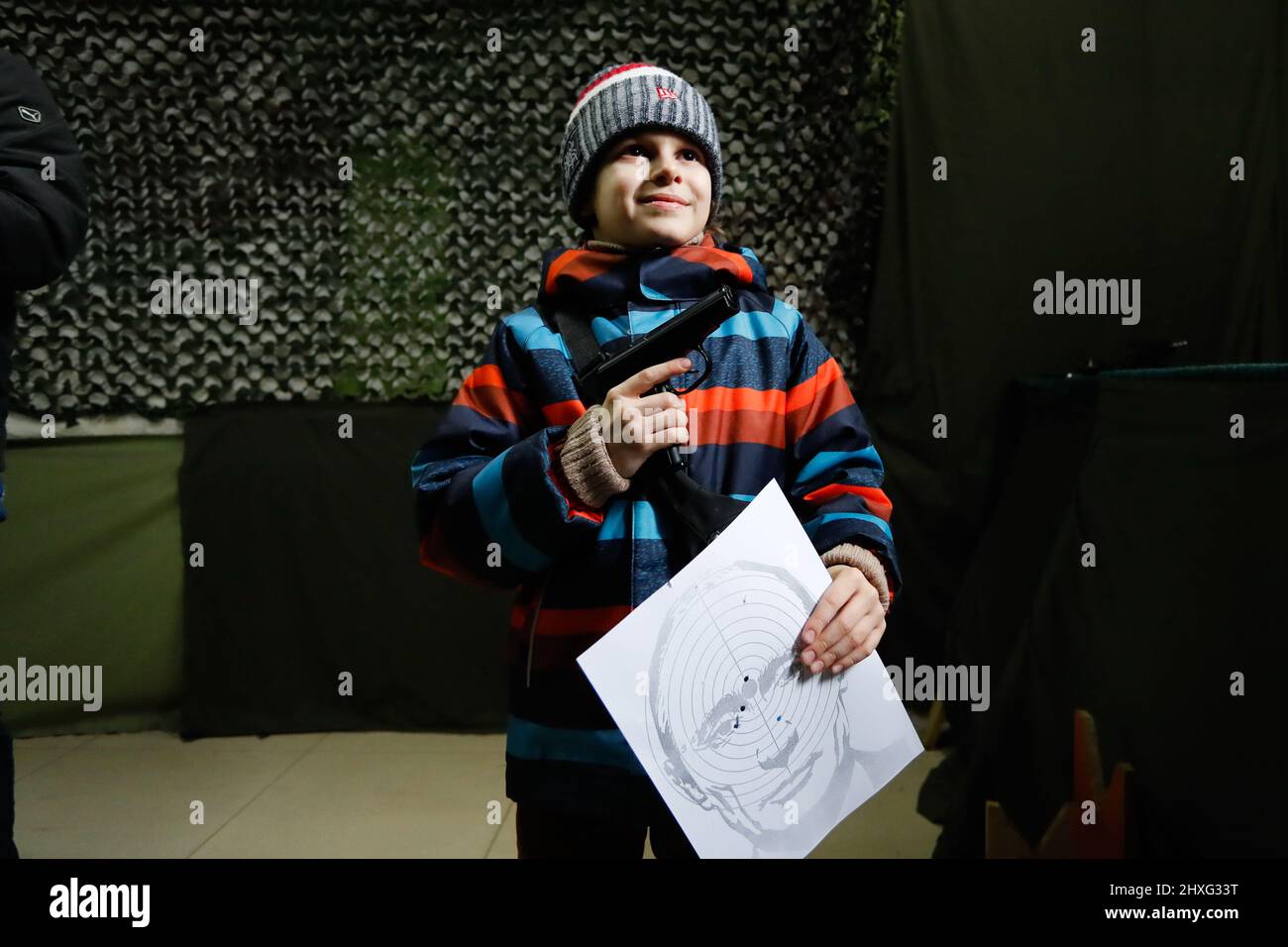 Vladimir putin gun hi-res stock photography and images - Alamy