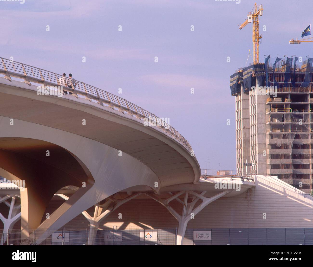PUENTE EN EL ANTIGUO CAUCE DEL RIO TURIA. Location: CIUDAD DE LAS ARTES ...