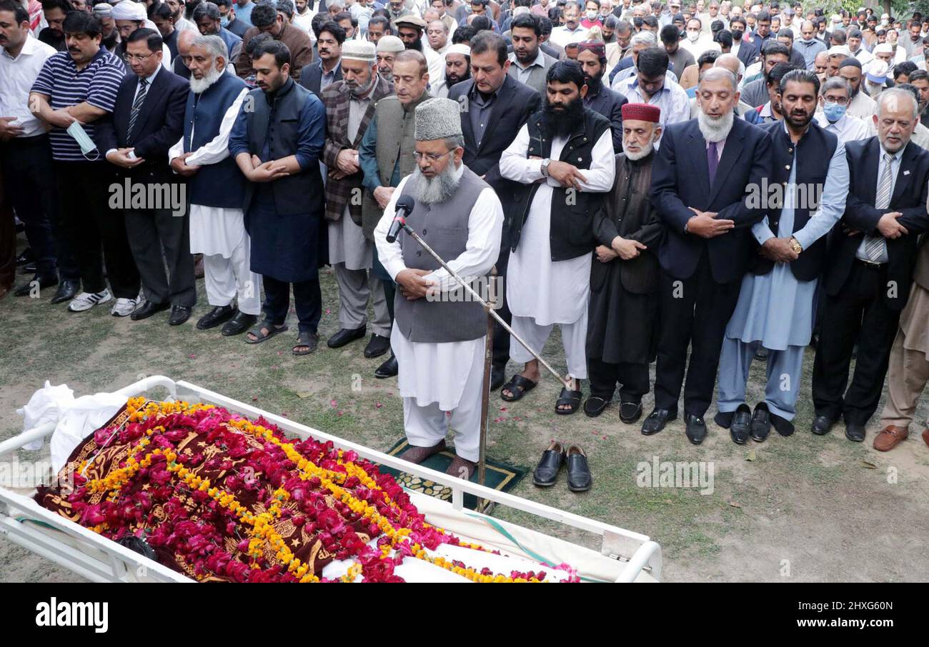 Relatives and people attend funeral prayer of Nazaria-e-Pakistan Trust ...