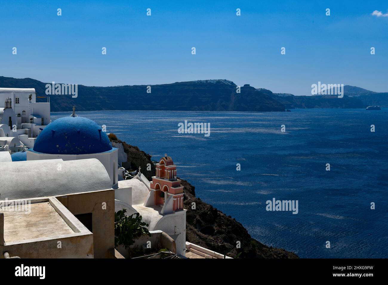 Charming view Oia village on Santorini island, Greece. Traditional ...