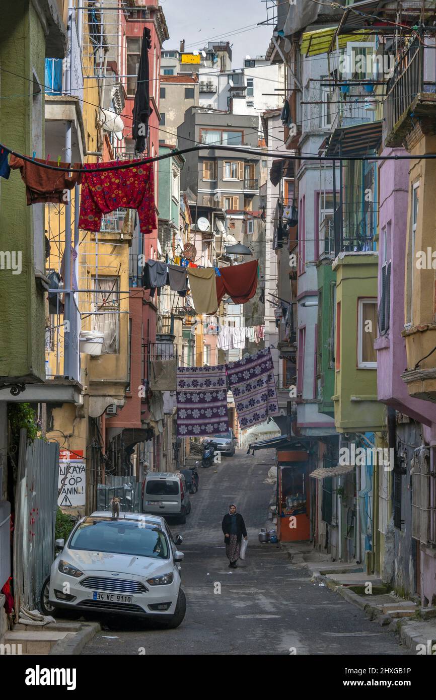 Poverty in istanbul city turkey hi-res stock photography and images - Alamy