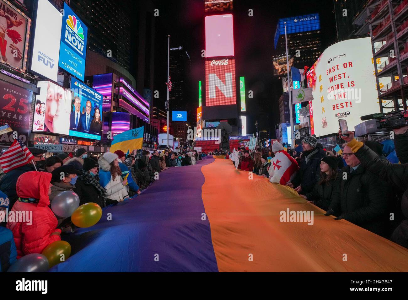 -New York, NY - 20220225-Pro-Ukraine Rally Held In Times Square A large ...