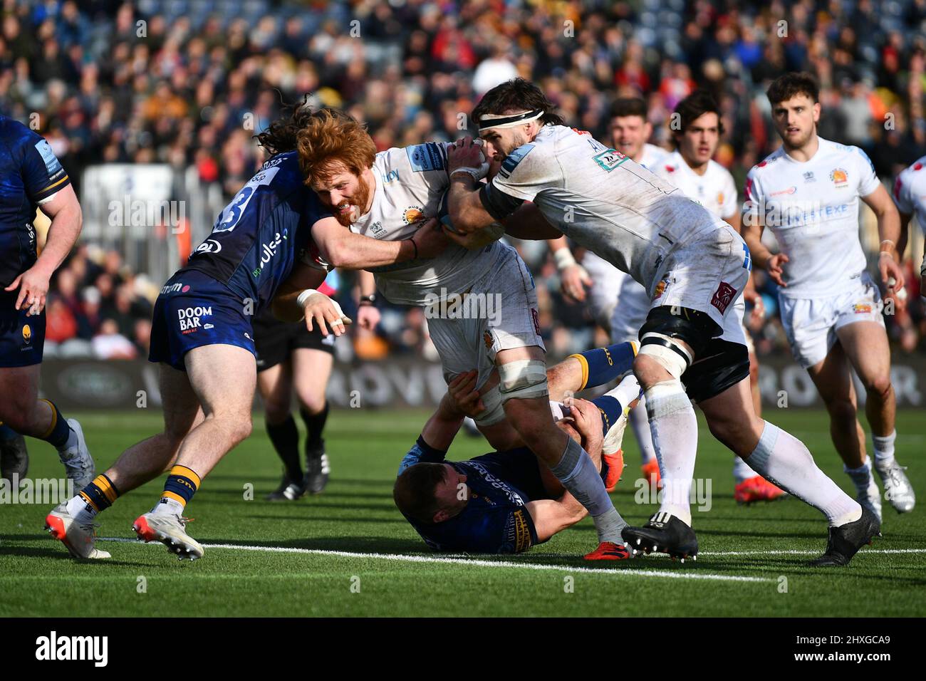 Jannes Kirsten of Exeter Chiefs tries to power past Perry Humphreys of ...