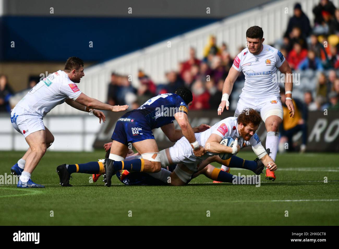 Jannes Kirsten of Exeter Chiefs gets tackled by Murray McCallum of ...