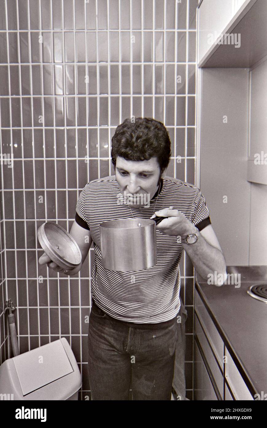 Singer tom jones house hi-res stock photography and images - Alamy