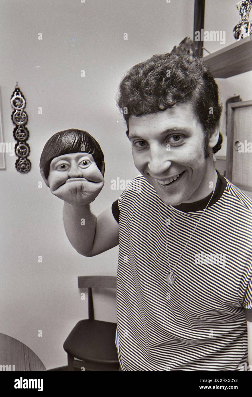 Tom jones singer in home hi-res stock photography and images - Alamy