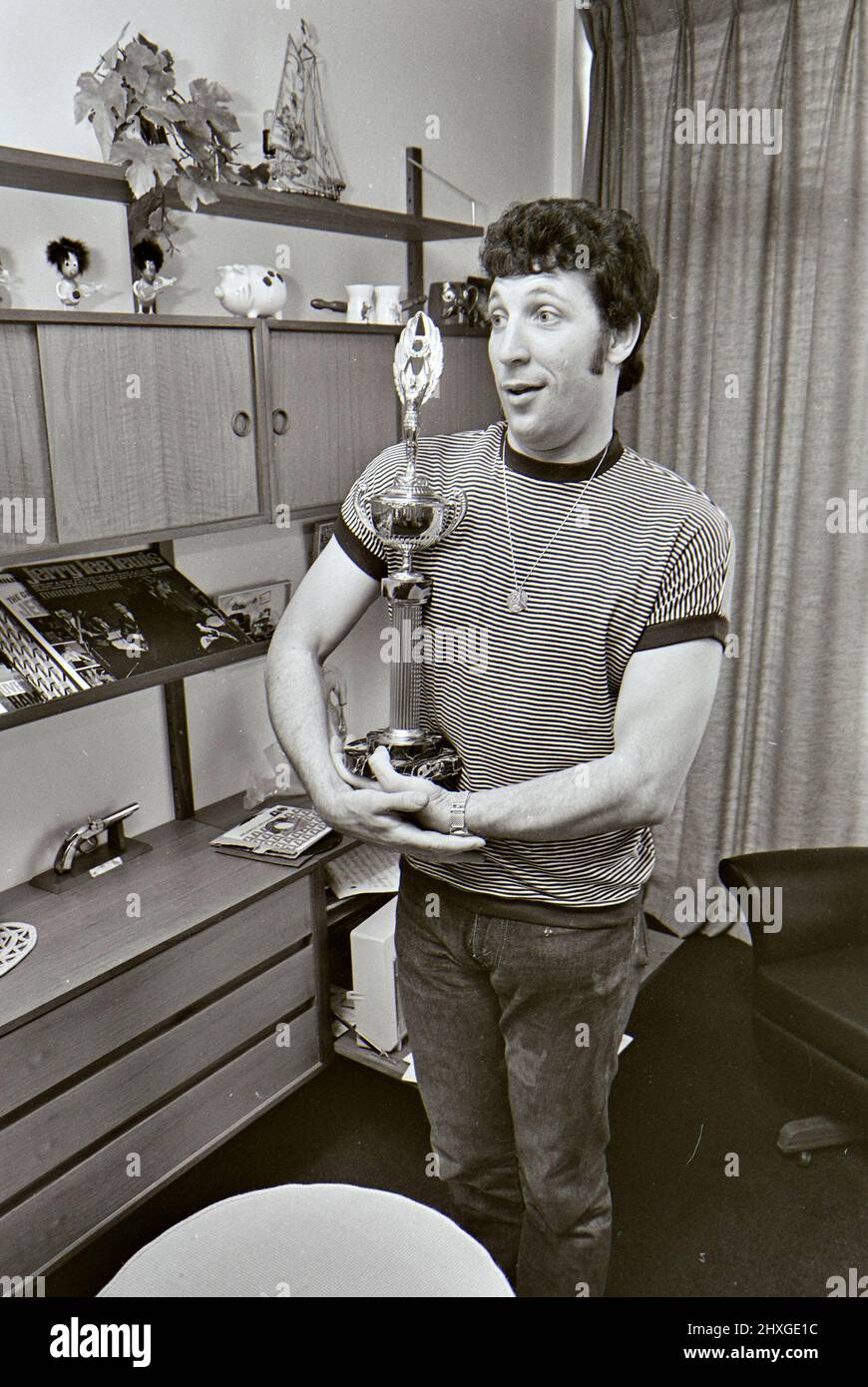 Tom jones singer in home hi-res stock photography and images - Alamy