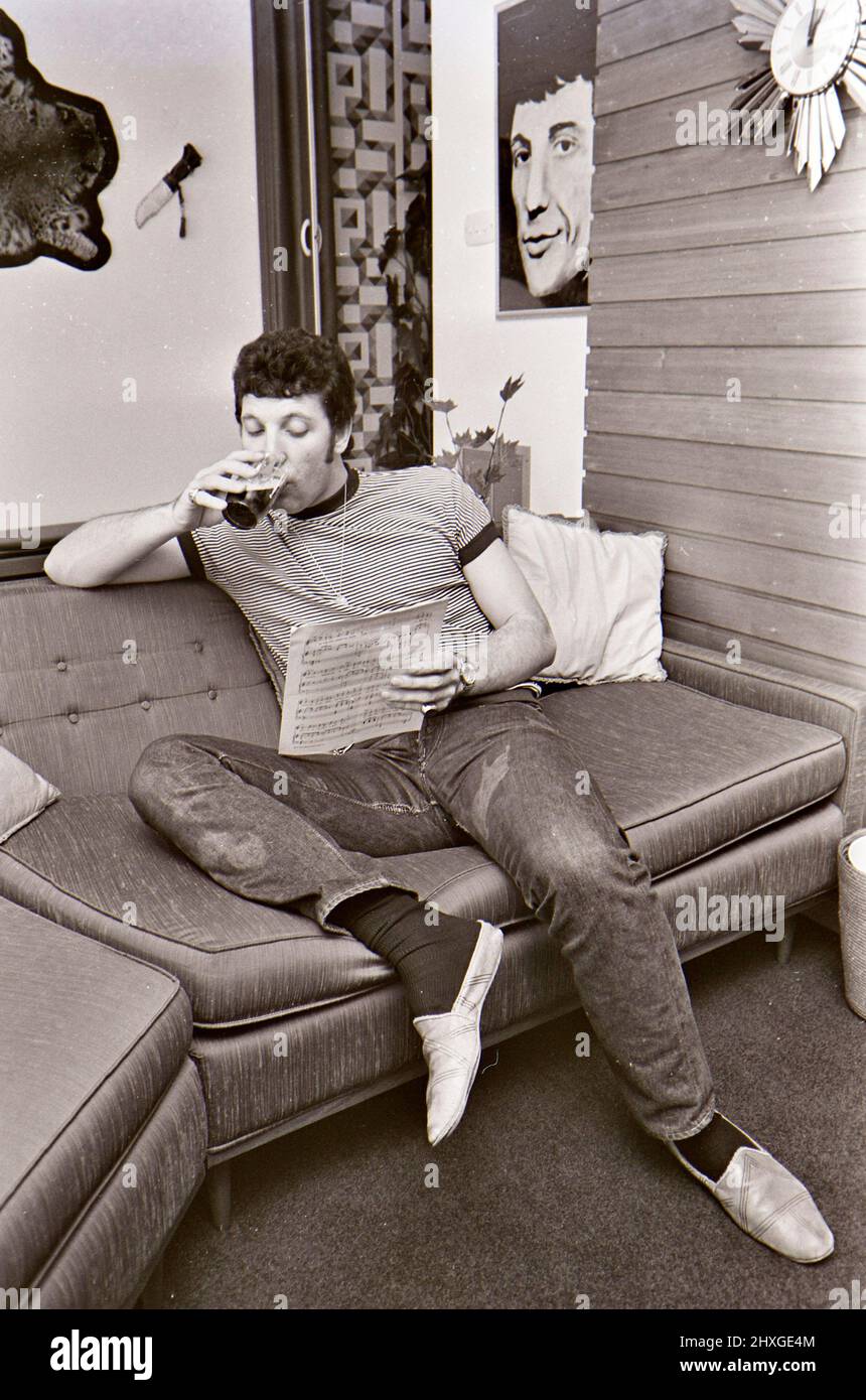 Tom jones singer in home hi-res stock photography and images - Alamy