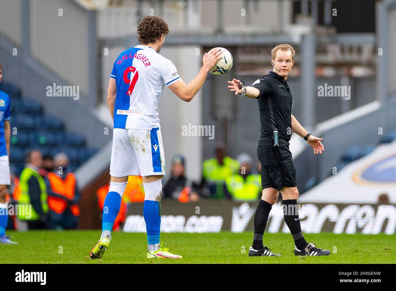 Referee Gavin Ward Stock Photo - Alamy