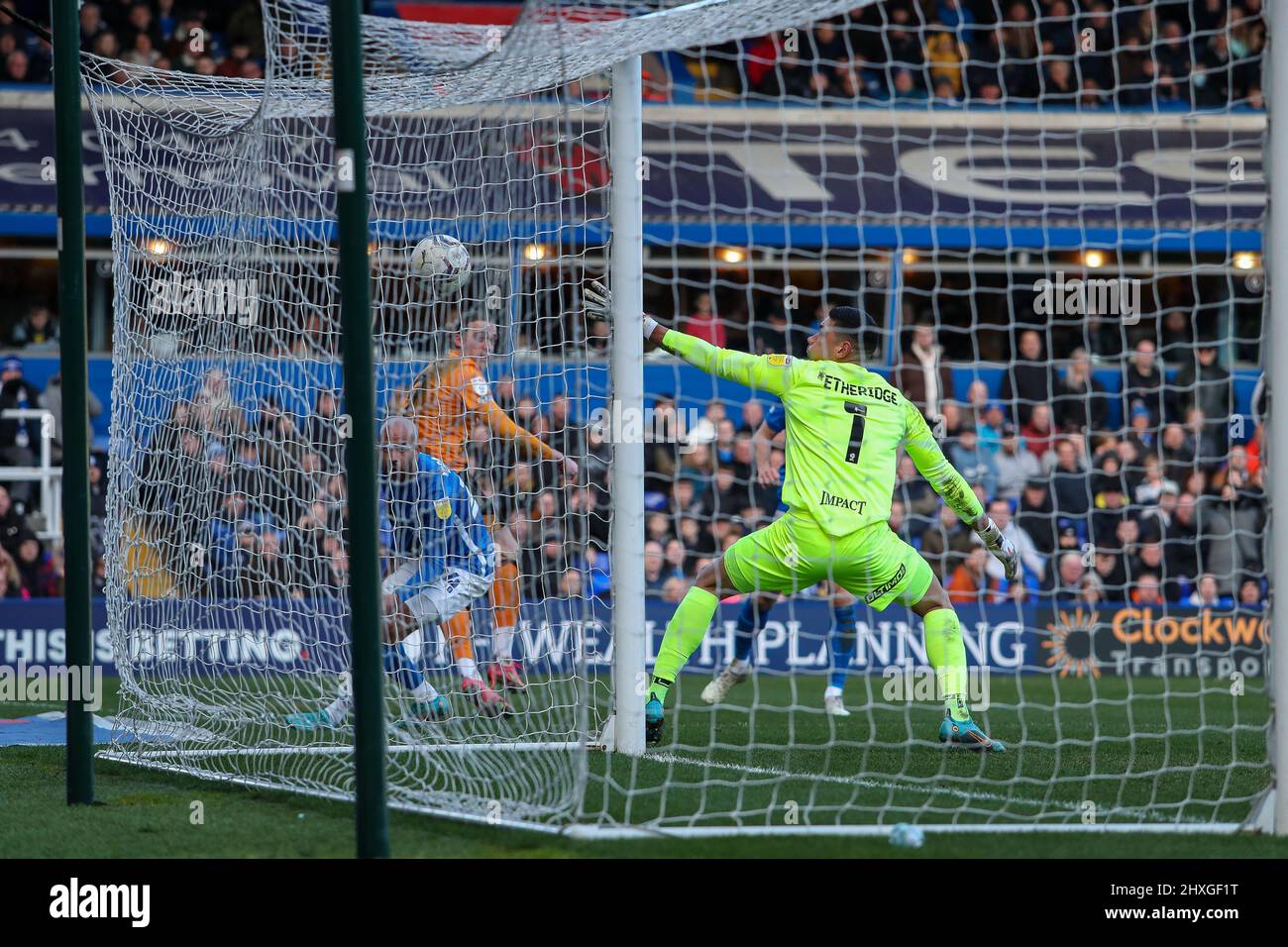 Side netting football goal hi-res stock photography and images - Alamy