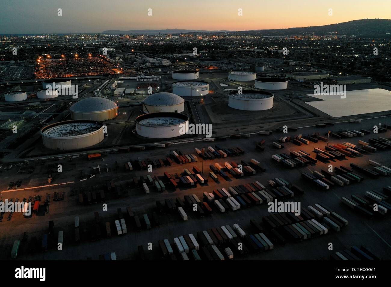 Marathon petroleum refinery los angeles hi-res stock photography and ...
