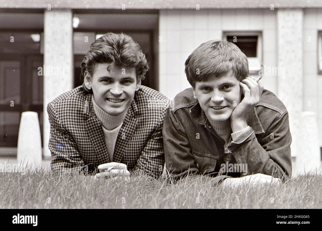 EVERLY BROTHERS American vocal duo in October 1965 with Don in cat left ...