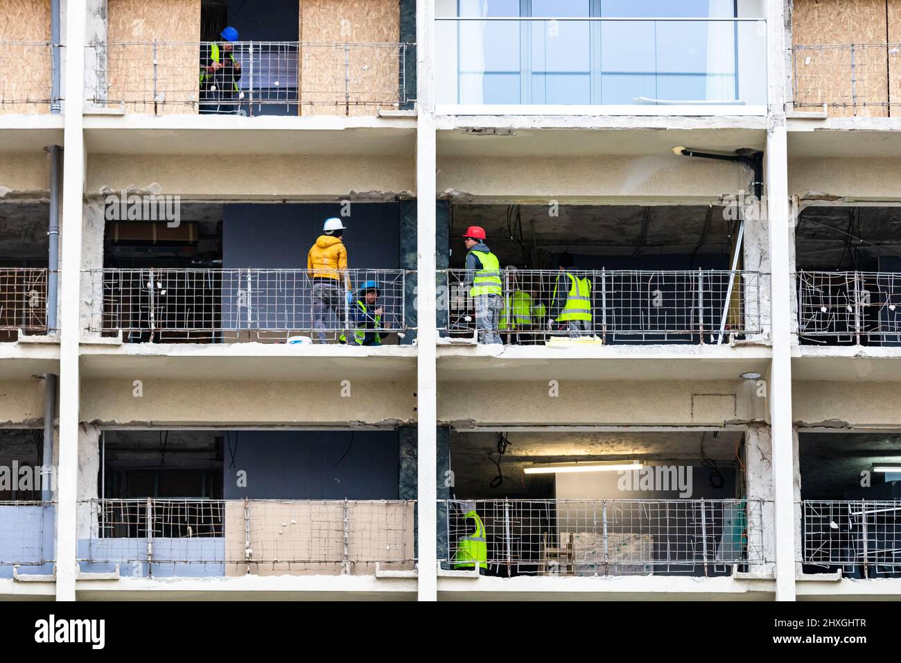 Construction workers in Bucharest, Romania, 2021 Stock Photo - Alamy