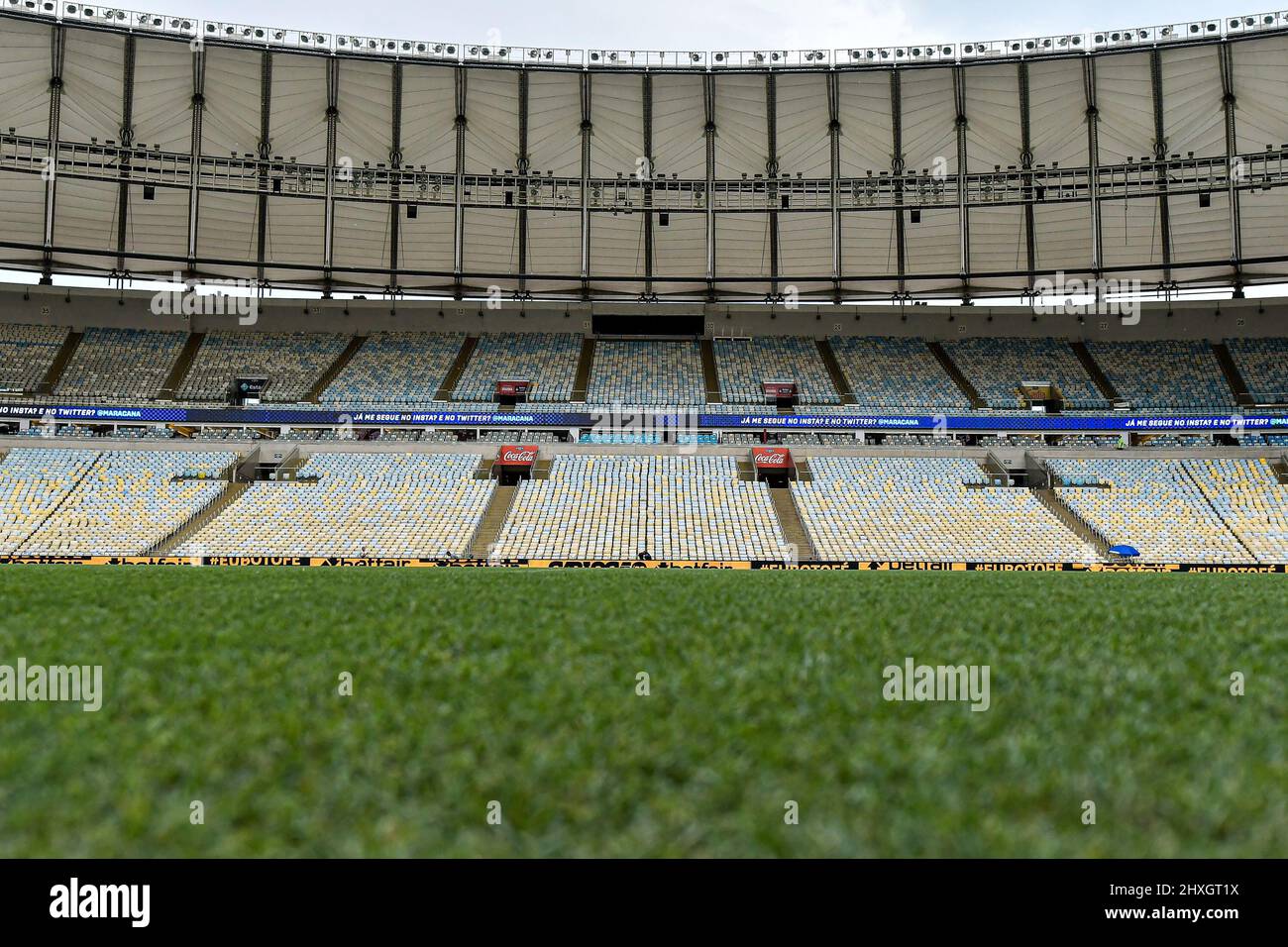 RJ - Rio de Janeiro - 03/12/2022 - MARACANA/NEW LAWN - Detail of the Maracana stadium lawn after ...