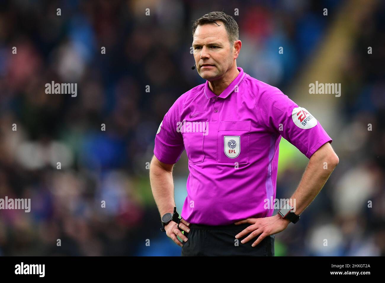 referee , James Linington during the game Stock Photo - Alamy